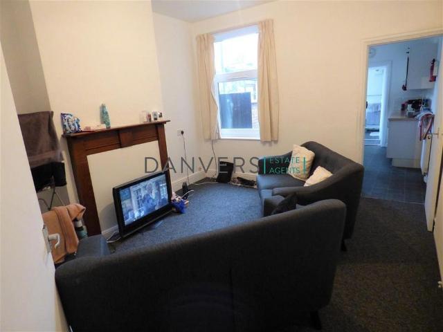 4 bedroom terraced house to rent
