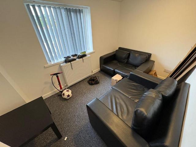 4 bedroom terraced house to rent