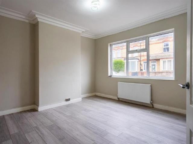 4 bedroom terraced house to rent