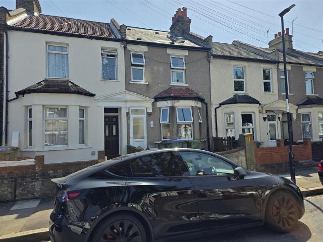 4 bedroom terraced house to rent