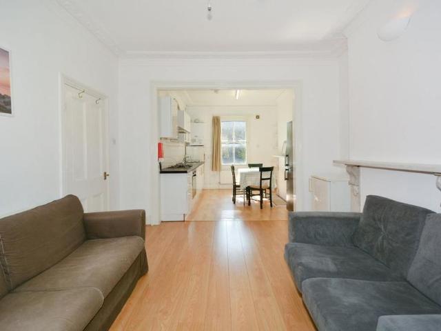 4 bedroom terraced house to rent