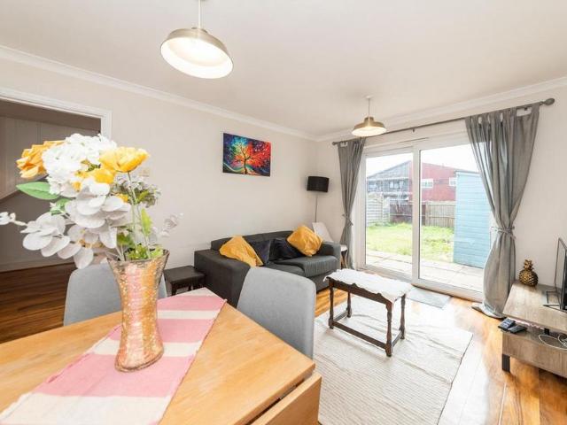 4 bedroom terraced house to rent
