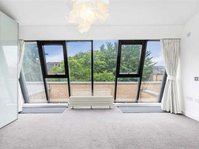 4 bedroom terraced house to rent