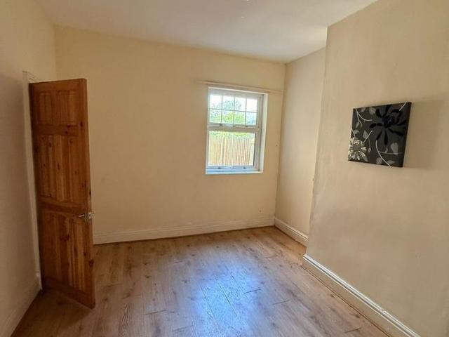 4 bedroom terraced house to rent