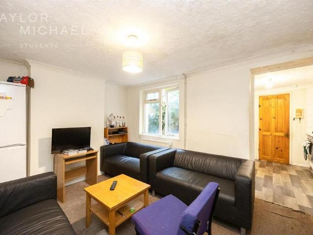 4 bedroom terraced house to rent