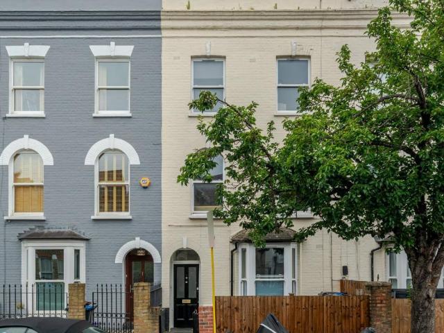 4 bedroom terraced house to rent