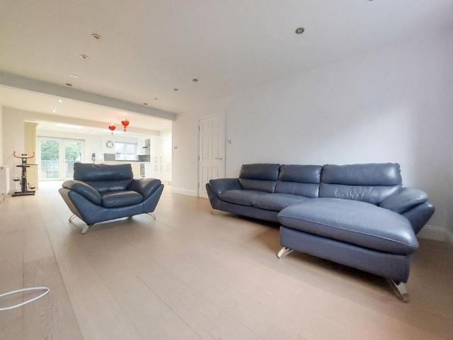 4 bedroom terraced house to rent
