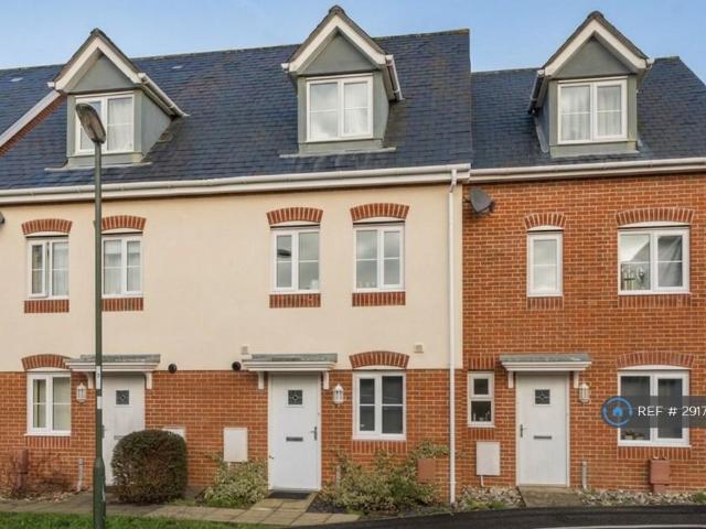 4 bedroom terraced house to rent