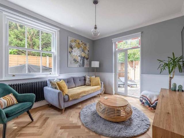 4 bedroom terraced house to rent