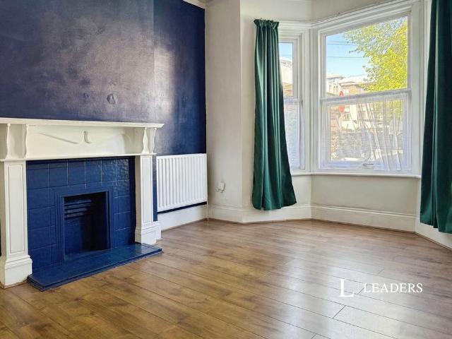 4 bedroom terraced house to rent