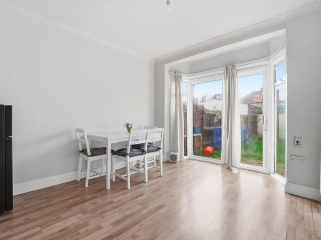 4 bedroom terraced house to rent