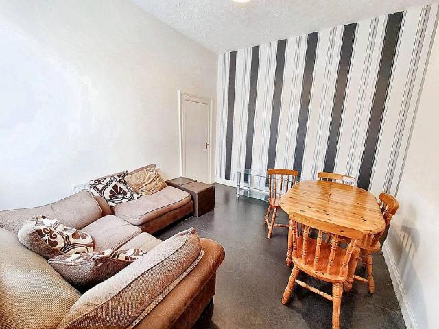 4 bedroom terraced house to rent