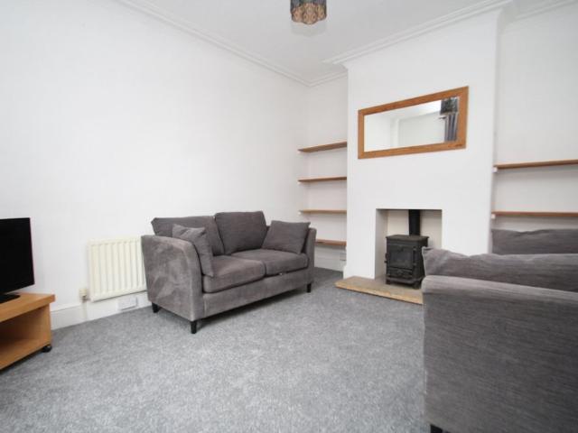 4 bedroom terraced house to rent