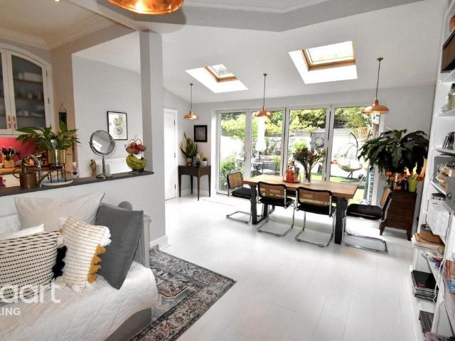 4 bedroom terraced house to rent
