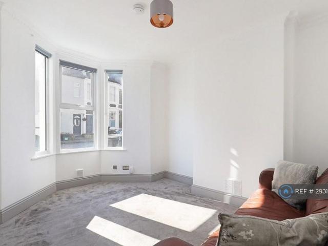 4 bedroom terraced house to rent