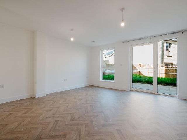4 bedroom terraced house to rent