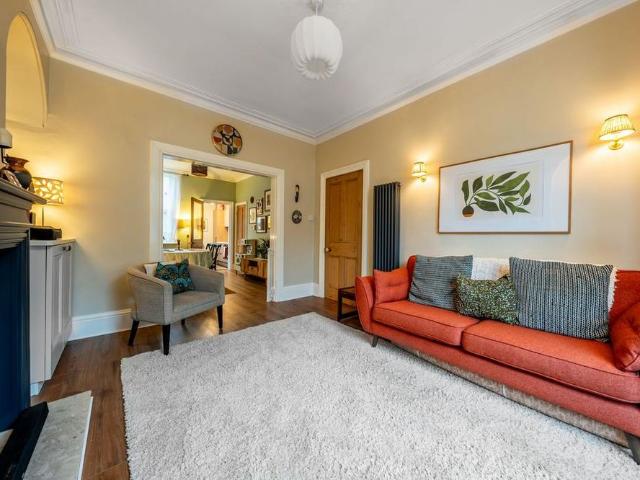4 bedroom terraced house to rent
