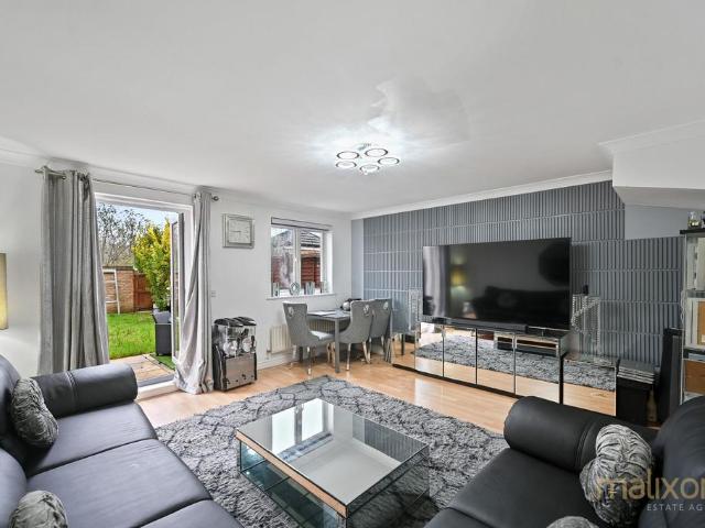 4 bedroom terraced house to rent