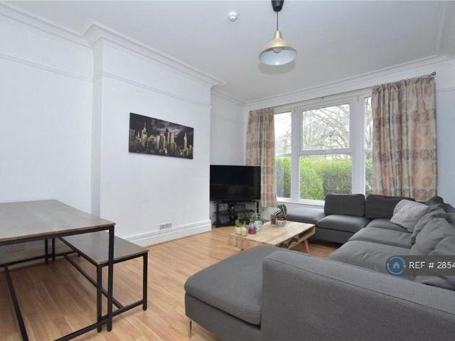 4 bedroom terraced house to rent