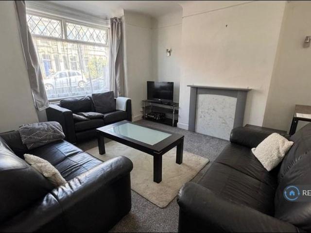 4 bedroom terraced house to rent
