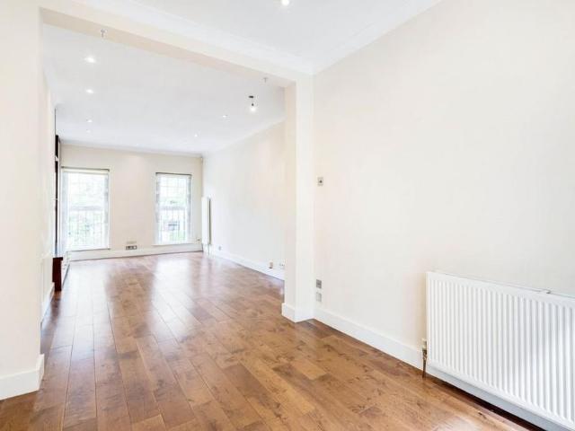4 bedroom terraced house to rent