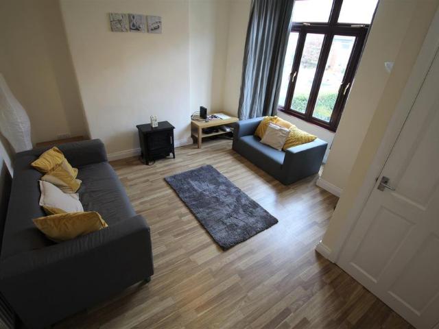 4 bedroom terraced house to rent