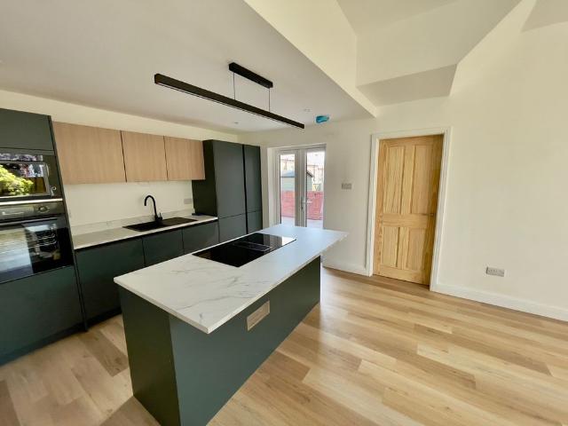 4 bedroom terraced house to rent