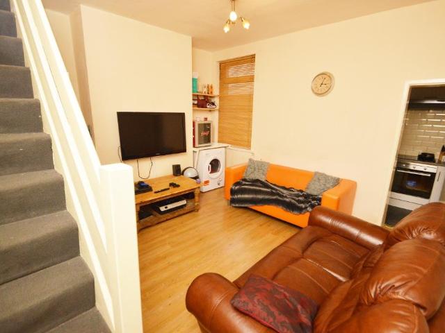 4 bedroom terraced house to rent