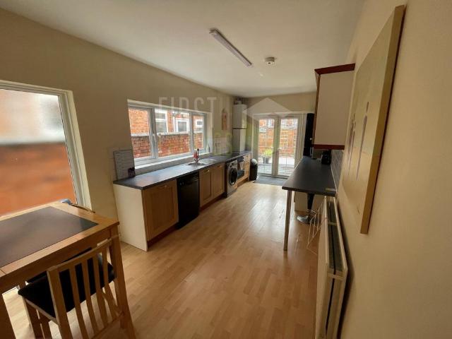4 bedroom terraced house to rent