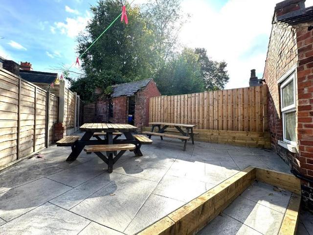 4 bedroom terraced house to rent