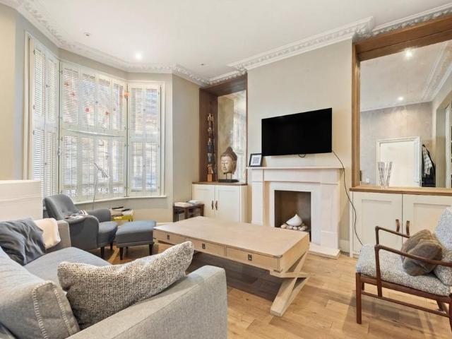 4 bedroom terraced house to rent