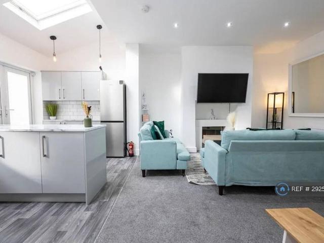 4 bedroom terraced house to rent