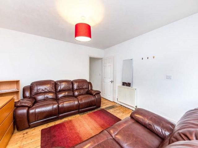 4 bedroom terraced house to rent