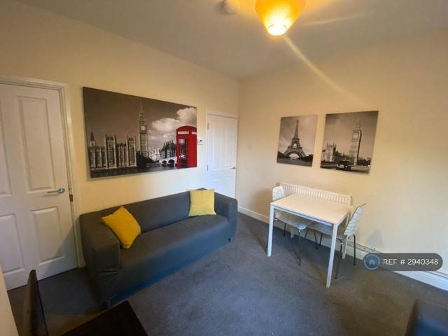 4 bedroom terraced house to rent