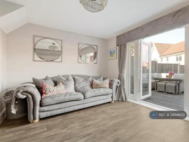 4 bedroom terraced house to rent