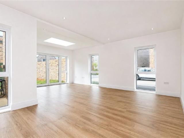 4 bedroom terraced house to rent