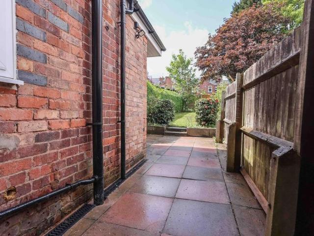 4 bedroom terraced house to rent