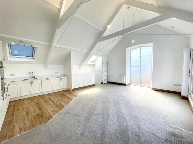 4 bedroom semi detached house to rent
