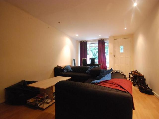 4 bedroom terraced house to rent