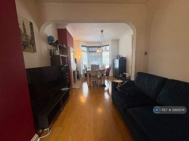 4 bedroom terraced house to rent