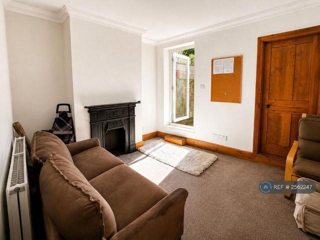 4 bedroom terraced house to rent