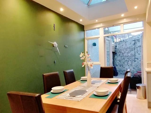4 bedroom terraced house to rent