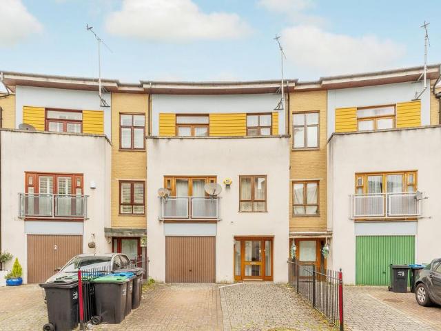 4 bedroom terraced house to rent