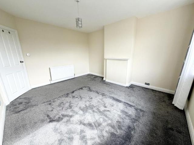 4 bedroom terraced house to rent
