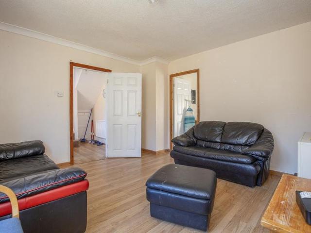 4 bedroom terraced house to rent