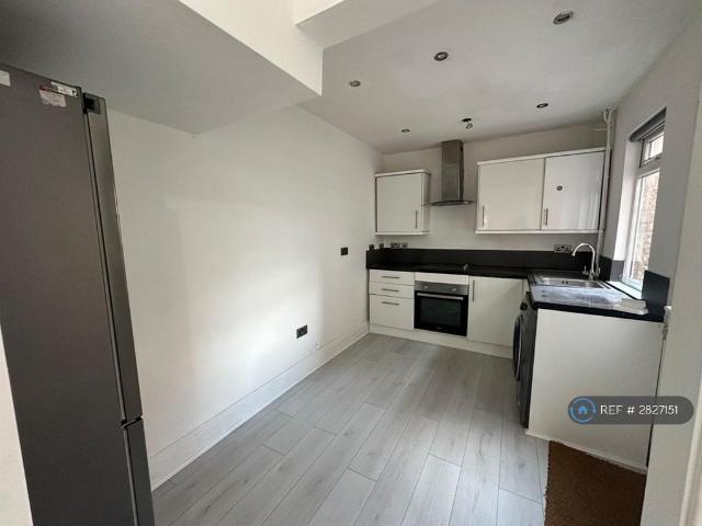4 bedroom terraced house to rent