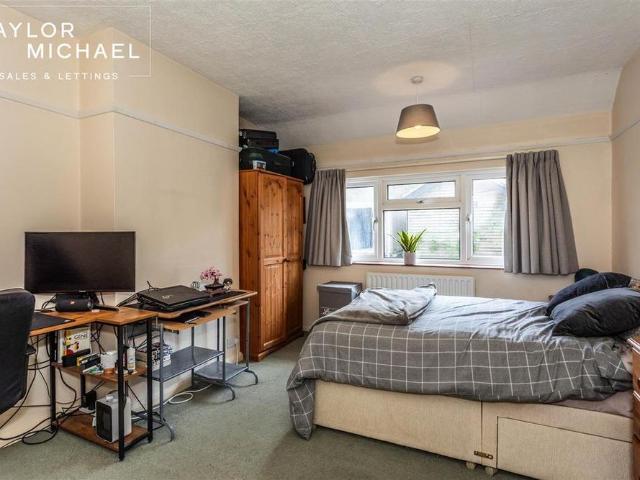 4 bedroom terraced house to rent