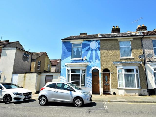 4 bedroom terraced house to rent