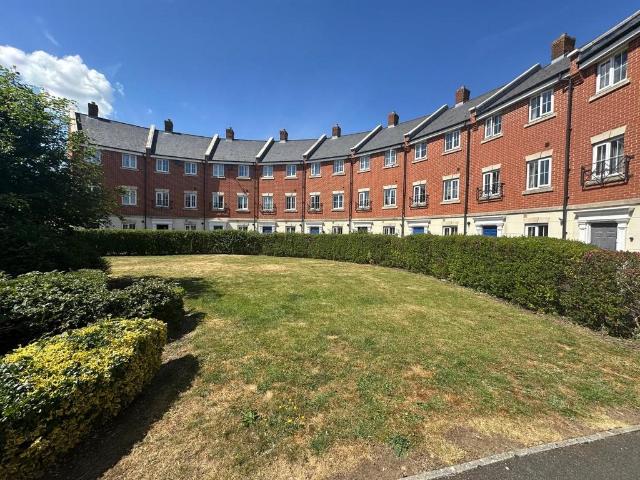 4 bedroom terraced house to rent