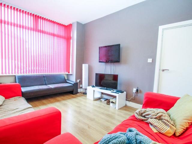 4 bedroom terraced house to rent